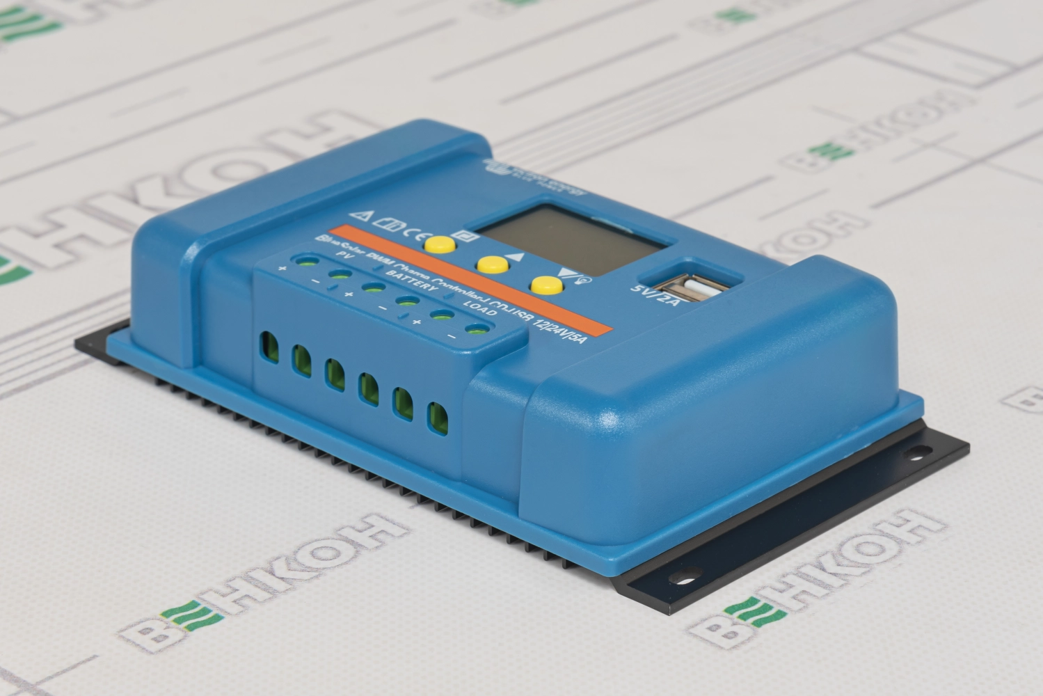 ᐉ Контролер заряду Victron Energy BlueSolar PWM-LCD&USB 12/24V-5A (5А ...