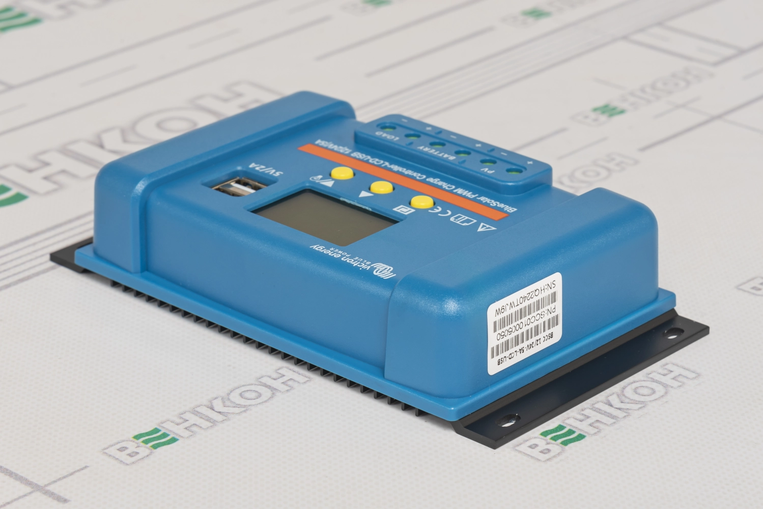 ᐉ Контролер заряду Victron Energy BlueSolar PWM-LCD&USB 12/24V-5A (5А, 12/24 В) купити по ціні 2 ...