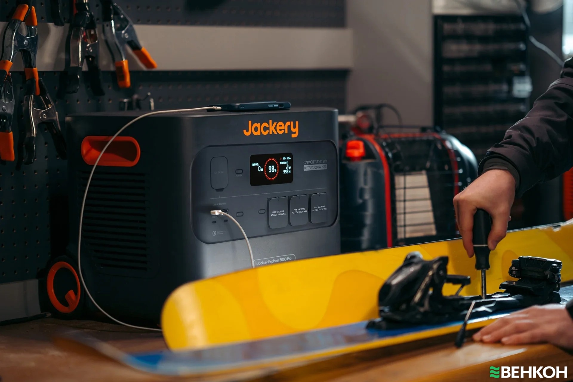ᐉ Портативна зарядна станція Jackery Explorer 3000 Pro (70-3000-EUOR01 ...